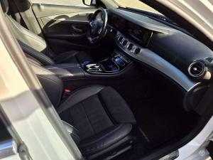Белый Мерседес E 220 2017 в Мажейкяй, объемом двигателя 1.95 л и пробегом 113 тыс. км за 15400 €, фото 9 на AUTOMOTO.COM.LV