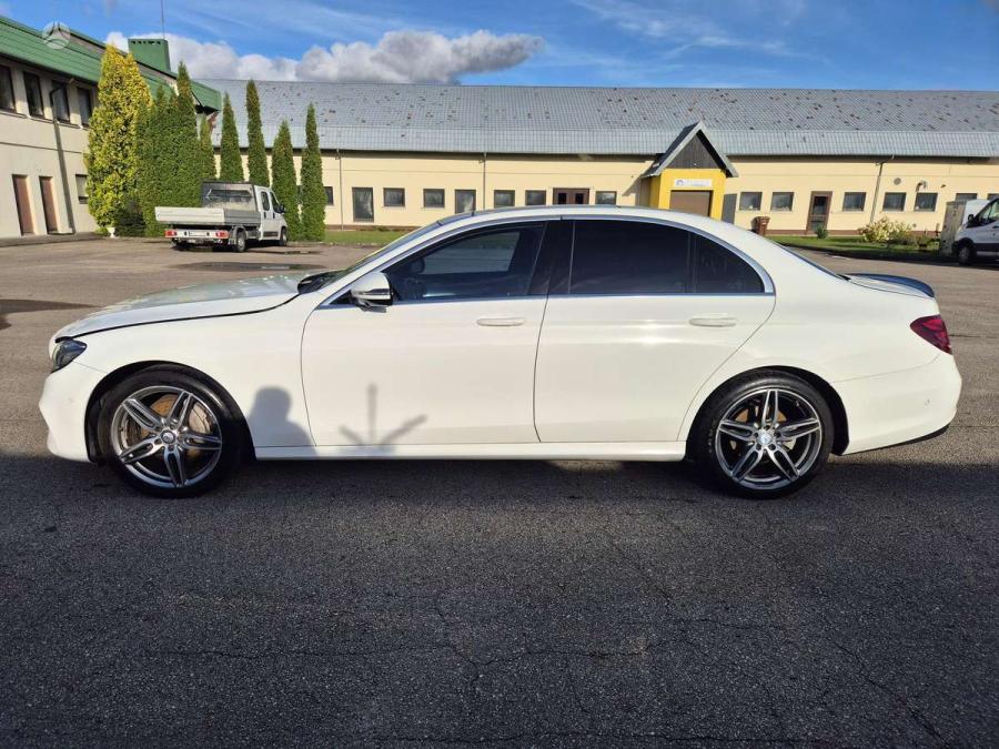 White Mercedes-Benz E 220 2017 in Mazeikiai, with an engine capacity of 1.95 L and mileage of 113 thousand km for 14900 €, photo 3 on AUTOMOTO.COM.LV