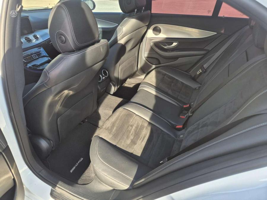 White Mercedes-Benz E 220 2017 in Mazeikiai, with an engine capacity of 1.95 L and mileage of 113 thousand km for 14900 €, photo 11 on AUTOMOTO.COM.LV