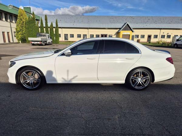 Mercedes-Benz E 220 2017 in Mazeikiai on AUTOMOTO.COM.LV White Mercedes-Benz E 220 2017 in Mazeikiai, with an engine capacity of 1.95 L and mileage of 113 thousand km for 14900 €, photo 3 on AUTOMOTO.COM.LV
