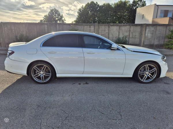 Mercedes-Benz E 220 2017 in Mazeikiai on AUTOMOTO.COM.LV White Mercedes-Benz E 220 2017 in Mazeikiai, with an engine capacity of 1.95 L and mileage of 113 thousand km for 14900 €, photo 6 on AUTOMOTO.COM.LV