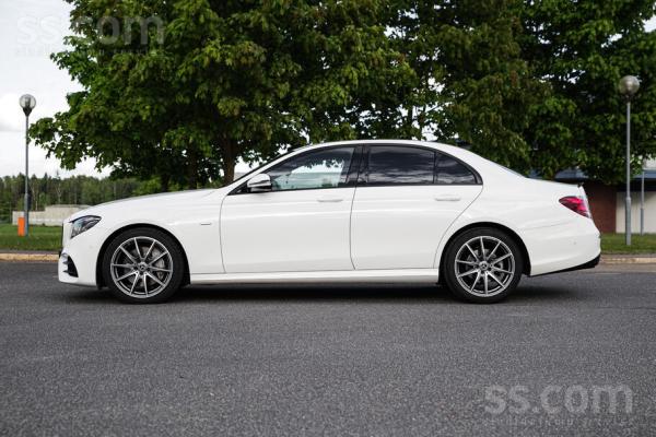 White Mercedes-Benz E 220 2019 in Jelgava, with an engine capacity of 2.20 L and mileage of 267 thousand km for 25500 €, photo 2 on AUTOMOTO.COM.LV