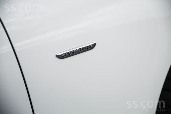 White Mercedes-Benz E 220 2019 in Jelgava, with an engine capacity of 2.20 L and mileage of 267 thousand km for 25500 €, photo 5 on AUTOMOTO.COM.LV
