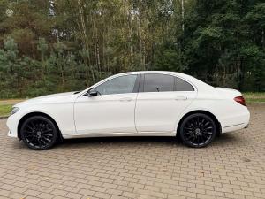 Balts Mercedes-Benz E 220 2020 Šilalė, ar dzinēja tilpumu 1.95 L un nobraukumu 297 tūkst. km par 19200 €, foto 4 vietnē AUTOMOTO.COM.LV