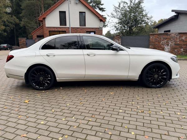 White Mercedes-Benz E 220 2020 in Silale, with an engine capacity of 1.95 L and mileage of 297 thousand km for 19200 €, photo 8 on AUTOMOTO.COM.LV