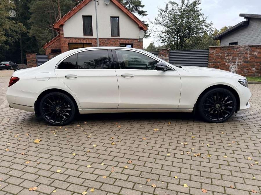 Balts Mercedes-Benz E 220 2020 Šilalė, ar dzinēja tilpumu 1.95 L un nobraukumu 297 tūkst. km par 19200 €, foto 8 vietnē AUTOMOTO.COM.LV