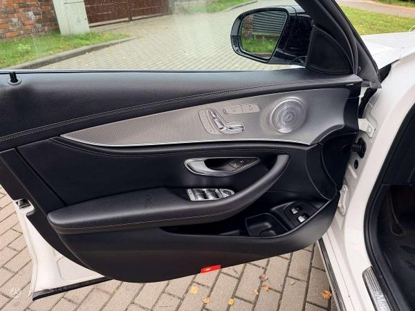 White Mercedes-Benz E 220 2020 in Silale, with an engine capacity of 1.95 L and mileage of 297 thousand km for 19200 €, photo 11 on AUTOMOTO.COM.LV