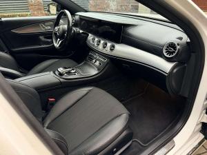 Balts Mercedes-Benz E 220 2020 Šilalė, ar dzinēja tilpumu 1.95 L un nobraukumu 297 tūkst. km par 19200 €, foto 18 vietnē AUTOMOTO.COM.LV