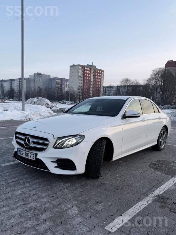White Mercedes-Benz E 220 2021 in Riga, with an engine capacity of 2.00 L and mileage of 61 thousand km for 30000 €, photo 3 on AUTOMOTO.COM.LV