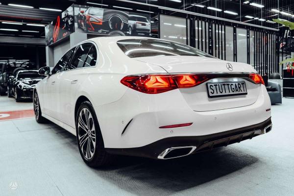 White Mercedes-Benz E 220 2024 in Riga, with an engine capacity of 0.00 L and mileage of 17 thousand km for 59900 €, photo 4 on AUTOMOTO.COM.LV