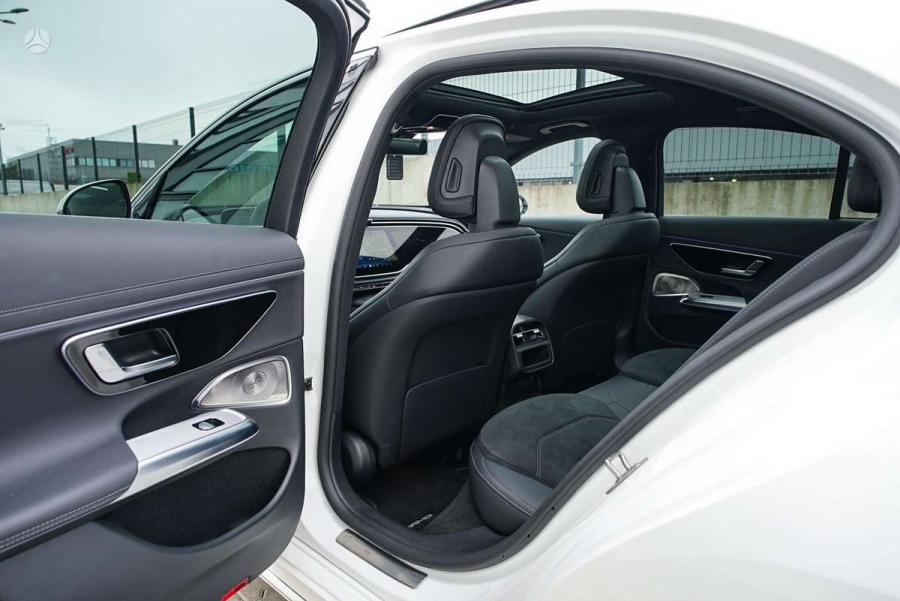 White Mercedes-Benz E 220 2024 in Kaunas, with an engine capacity of 1.99 L and mileage of 37 thousand km for 59950 €, photo 32 on AUTOMOTO.COM.LV