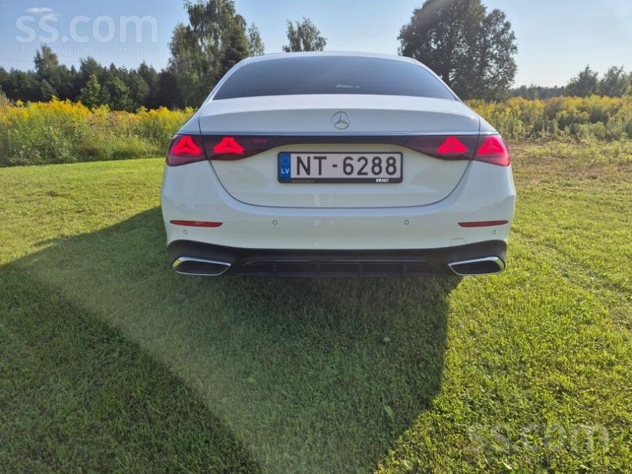 Белый Мерседес E 220 2024 в Рига, объемом двигателя 2.00 л и пробегом 107 тыс. км за 54780 €, фото 3 на AUTOMOTO.COM.LV