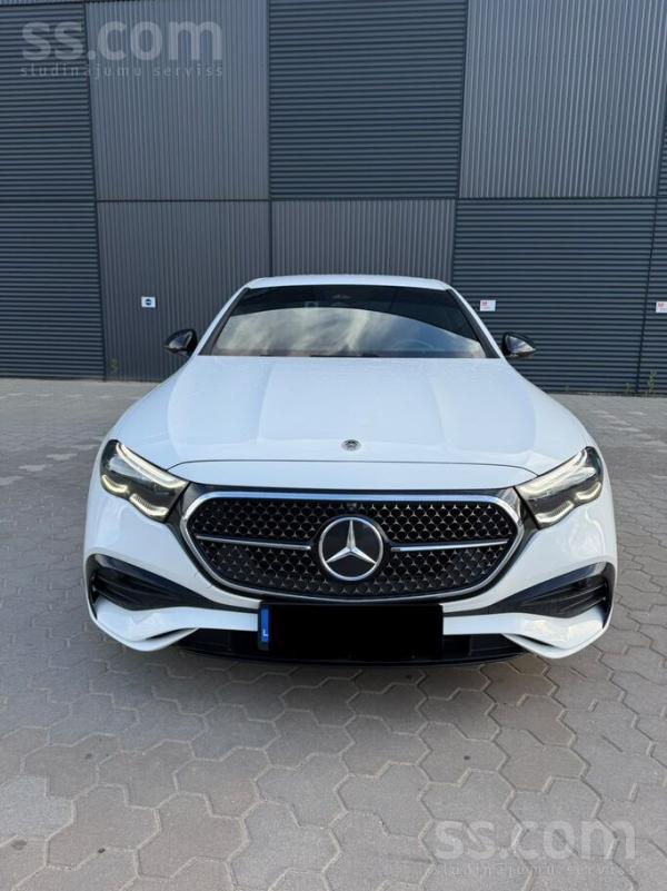 Белый Мерседес E 220 2025 в Рига, объемом двигателя 2.00 л и пробегом 31 тыс. км за 52600 €, фото 1 на AUTOMOTO.COM.LV
