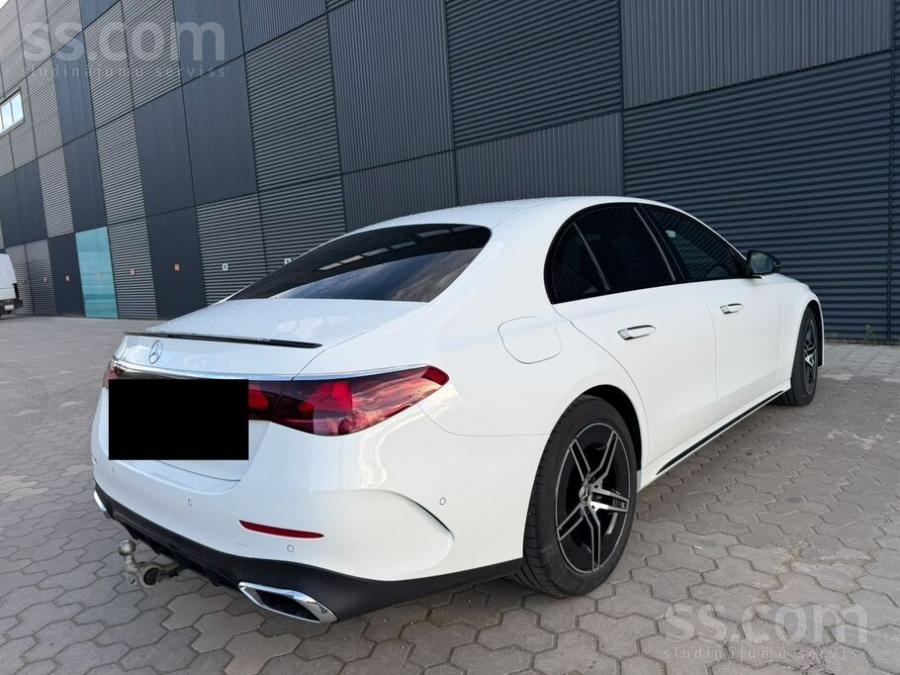 White Mercedes-Benz E 220 2025 in Riga, with an engine capacity of 2.00 L and mileage of 31 thousand km for 52600 €, photo 5 on AUTOMOTO.COM.LV