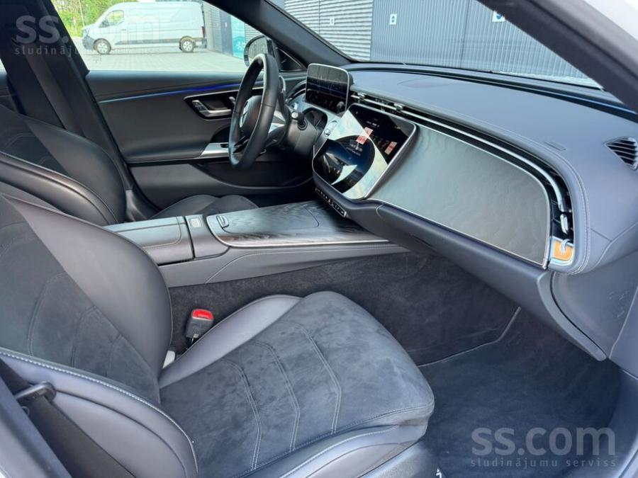 White Mercedes-Benz E 220 2025 in Riga, with an engine capacity of 2.00 L and mileage of 31 thousand km for 52600 €, photo 9 on AUTOMOTO.COM.LV