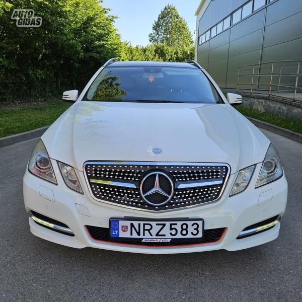 Белый Мерседес E 220 2010 в Каунас, объемом двигателя 2.10 л и пробегом 375 тыс. км за 4900 €, фото 2 на AUTOMOTO.COM.LV