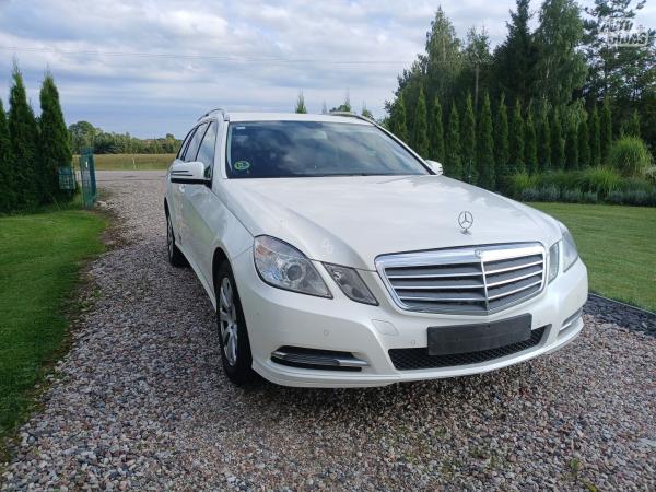 Белый Мерседес E 220 2013 в Алитус, объемом двигателя 2.20 л и пробегом 269 тыс. км за 5450 €, фото 1 на AUTOMOTO.COM.LV