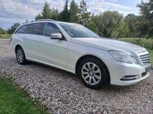 Белый Мерседес E 220 2013 в Алитус, объемом двигателя 2.20 л и пробегом 269 тыс. км за 5450 €, фото 3 на AUTOMOTO.COM.LV