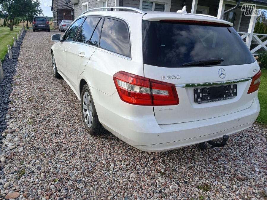 Белый Мерседес E 220 2013 в Алитус, объемом двигателя 2.20 л и пробегом 269 тыс. км за 5450 €, фото 6 на AUTOMOTO.COM.LV