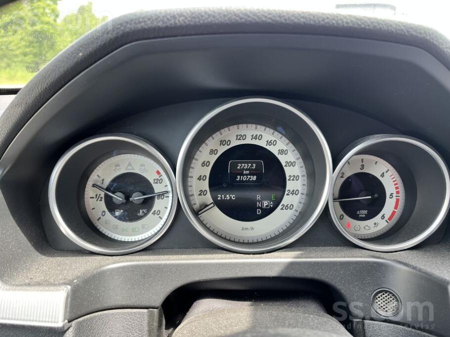 Белый Мерседес E 220 2014 в Лиепая, объемом двигателя 2.20 л и пробегом 306 тыс. км за 7900 €, фото 9 на AUTOMOTO.COM.LV