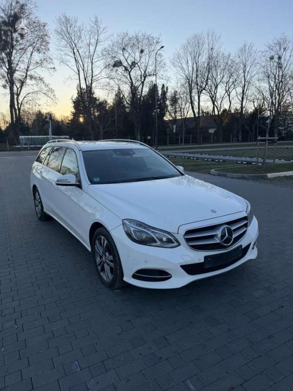 White Mercedes-Benz E 220 2015 in Kaunas, with an engine capacity of 2.14 L and mileage of 295 thousand km for 9999 €, photo 2 on AUTOMOTO.COM.LV
