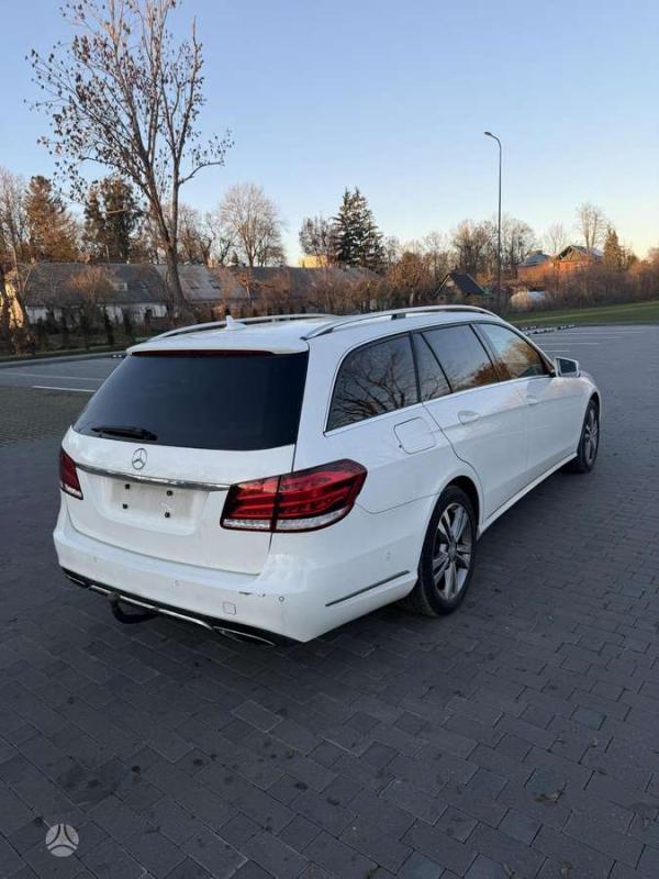 White Mercedes-Benz E 220 2015 in Kaunas, with an engine capacity of 2.14 L and mileage of 295 thousand km for 9999 €, photo 8 on AUTOMOTO.COM.LV