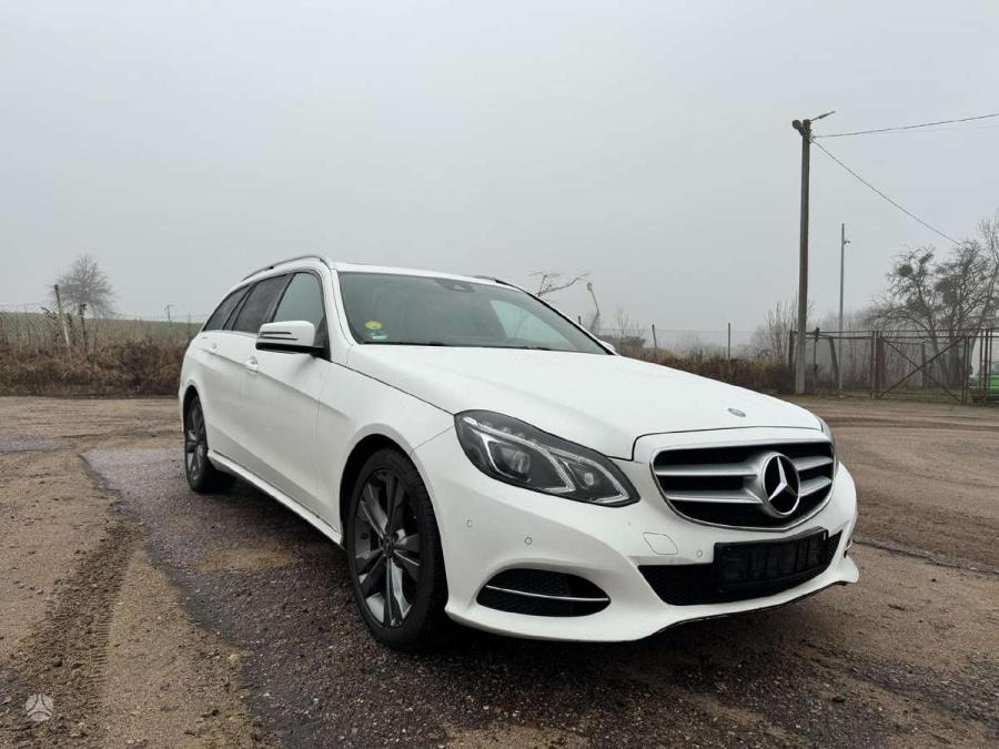 White Mercedes-Benz E 220 2015 in Kaunas, with an engine capacity of 2.14 L and mileage of 295 thousand km for 9340 €, photo 1 on AUTOMOTO.COM.LV