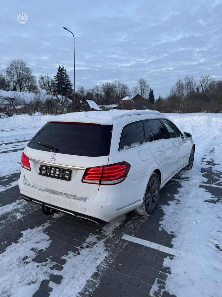 White Mercedes-Benz E 220 2015 in Kaunas, with an engine capacity of 2.14 L and mileage of 295 thousand km for 9450 €, photo 6 on AUTOMOTO.COM.LV