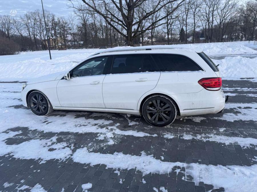 White Mercedes-Benz E 220 2015 in Kaunas, with an engine capacity of 2.14 L and mileage of 295 thousand km for 9450 €, photo 13 on AUTOMOTO.COM.LV