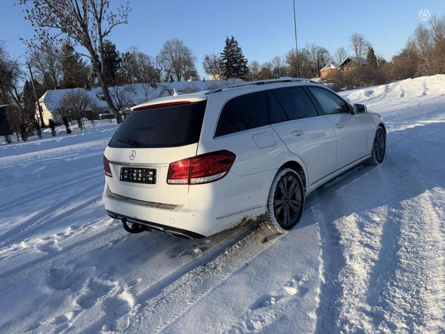White Mercedes-Benz E 220 2015 in Kaunas, with an engine capacity of 2.14 L and mileage of 295 thousand km for 9300 €, photo 12 on AUTOMOTO.COM.LV