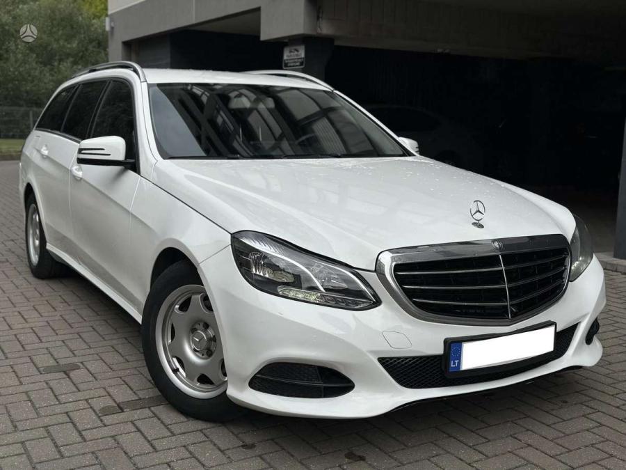 Белый Мерседес E 220 2015 в Каунас, объемом двигателя 2.14 л и пробегом 600 тыс. км за 4500 €, фото 3 на AUTOMOTO.COM.LV