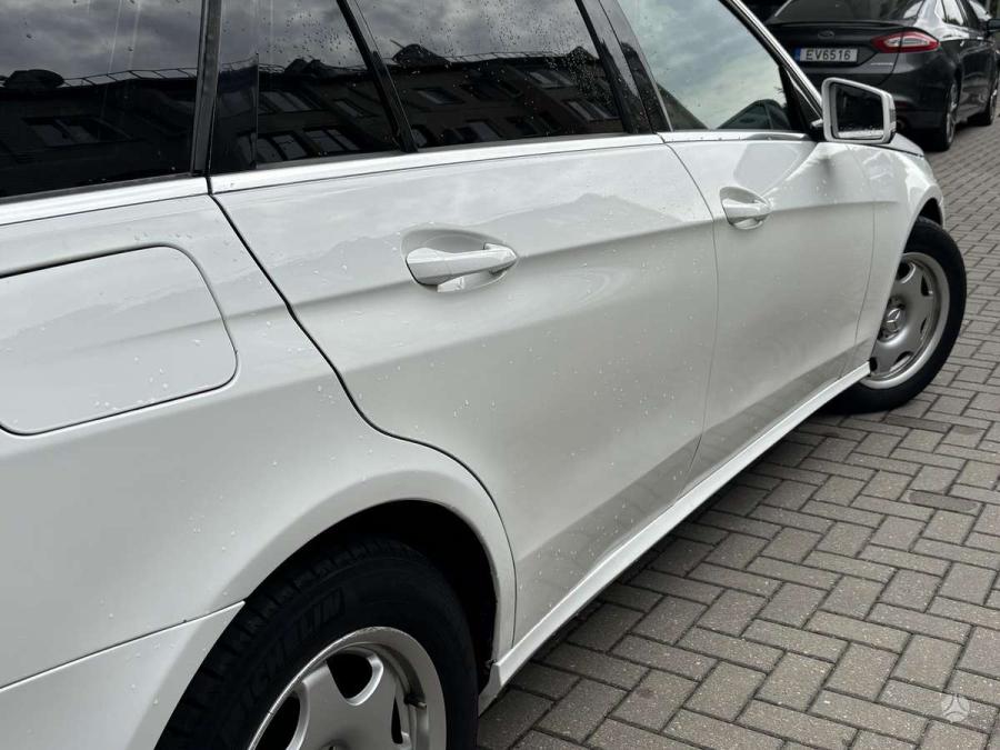 Белый Мерседес E 220 2015 в Каунас, объемом двигателя 2.14 л и пробегом 600 тыс. км за 4500 €, фото 11 на AUTOMOTO.COM.LV