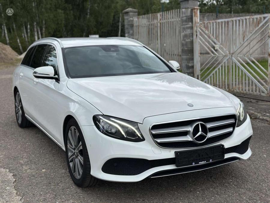 Белый Мерседес E 220 2016 в Каунас, объемом двигателя 1.95 л и пробегом 234 тыс. км за 14900 €, фото 3 на AUTOMOTO.COM.LV