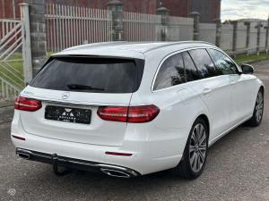 Белый Мерседес E 220 2016 в Каунас, объемом двигателя 1.95 л и пробегом 234 тыс. км за 14900 €, фото 5 на AUTOMOTO.COM.LV