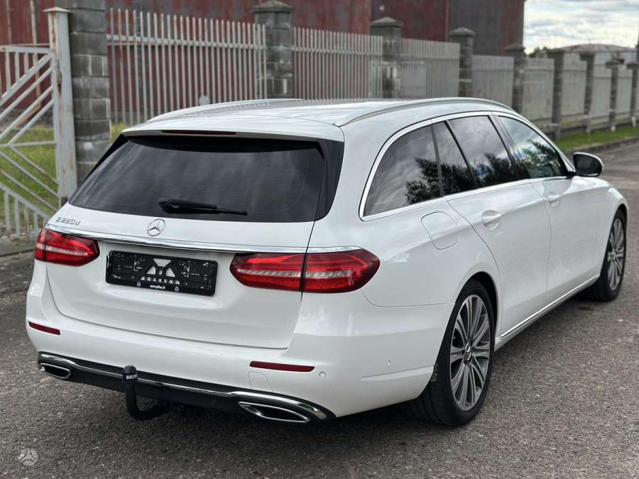 Белый Мерседес E 220 2016 в Каунас, объемом двигателя 1.95 л и пробегом 234 тыс. км за 14900 €, фото 5 на AUTOMOTO.COM.LV