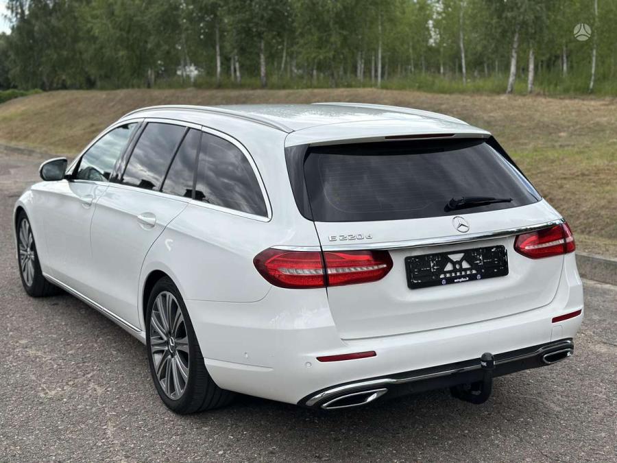 Белый Мерседес E 220 2016 в Каунас, объемом двигателя 1.95 л и пробегом 234 тыс. км за 14900 €, фото 6 на AUTOMOTO.COM.LV