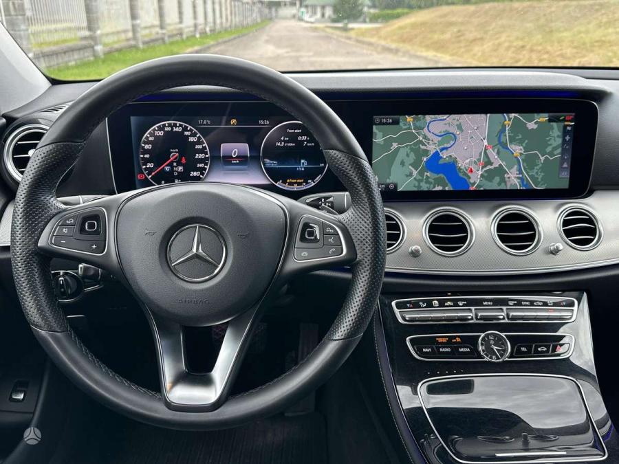 Белый Мерседес E 220 2016 в Каунас, объемом двигателя 1.95 л и пробегом 234 тыс. км за 14900 €, фото 7 на AUTOMOTO.COM.LV