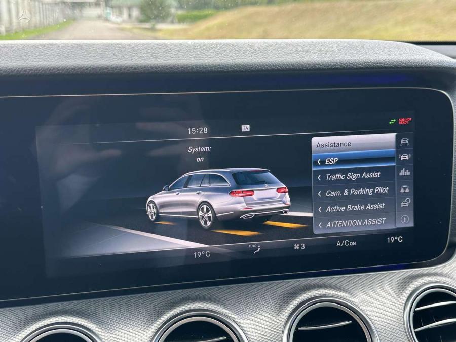 Белый Мерседес E 220 2016 в Каунас, объемом двигателя 1.95 л и пробегом 234 тыс. км за 14900 €, фото 13 на AUTOMOTO.COM.LV