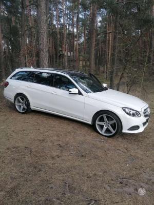 Белый Мерседес E 220 2016 в Каунас, объемом двигателя 2.14 л и пробегом 300 тыс. км за 10200 €, фото  на AUTOMOTO.COM.LV