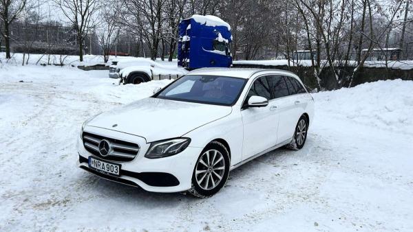 White Mercedes-Benz E 220 2017 in Vilnius, with an engine capacity of 1.95 L and mileage of 235 thousand km for 18450 €, photo 1 on AUTOMOTO.COM.LV