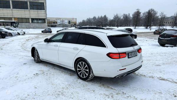 White Mercedes-Benz E 220 2017 in Vilnius, with an engine capacity of 1.95 L and mileage of 235 thousand km for 18450 €, photo 4 on AUTOMOTO.COM.LV