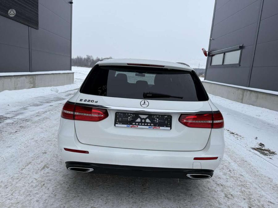 Balts Mercedes-Benz E 220 2017 Šauļi, ar dzinēja tilpumu 1.95 L un nobraukumu 320 tūkst. km par 9900 €, foto 6 vietnē AUTOMOTO.COM.LV
