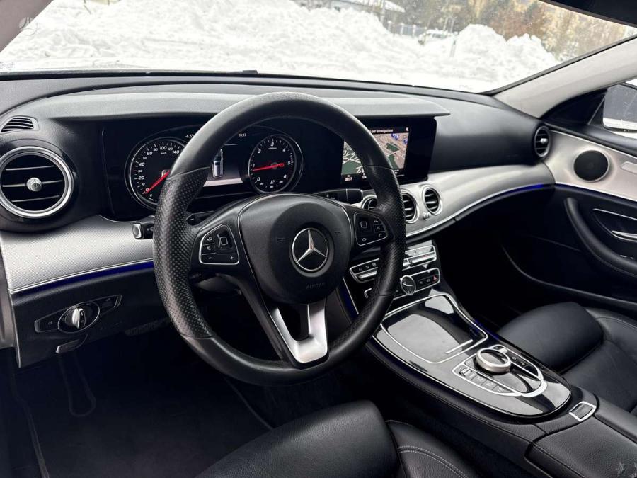 Balts Mercedes-Benz E 220 2017 Šauļi, ar dzinēja tilpumu 1.95 L un nobraukumu 320 tūkst. km par 9900 €, foto 15 vietnē AUTOMOTO.COM.LV