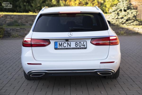 Balts Mercedes-Benz E 220 2017 Viļņa, ar dzinēja tilpumu 2.00 L un nobraukumu 196 tūkst. km par 20700 €, foto 5 vietnē AUTOMOTO.COM.LV
