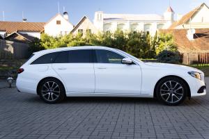 Белый Мерседес E 220 2017 в Вильнюс, объемом двигателя 2.00 л и пробегом 196 тыс. км за 20700 €, фото 8 на AUTOMOTO.COM.LV