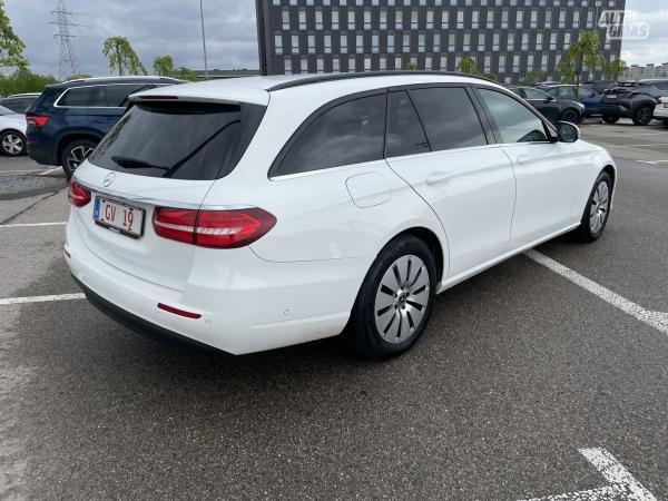 Белый Мерседес E 220 2017 в Каунас, объемом двигателя 2.00 л и пробегом 417 тыс. км за 8499 €, фото 3 на AUTOMOTO.COM.LV