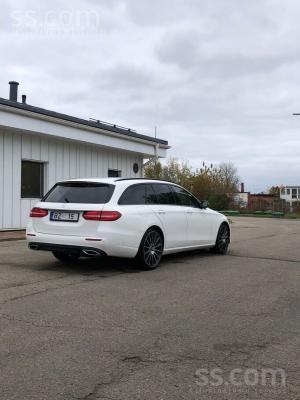 White Mercedes-Benz E 220 2018 in Riga, with an engine capacity of 2.00 L and mileage of 162 thousand km for 15000 €, photo 2 on AUTOMOTO.COM.LV