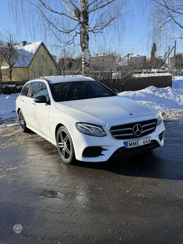 White Mercedes-Benz E 220 2018 in Vilnius, with an engine capacity of 1.95 L and mileage of 342 thousand km for 17800 €, photo 1 on AUTOMOTO.COM.LV