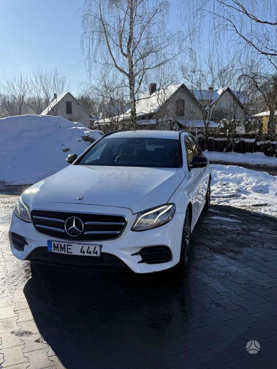 White Mercedes-Benz E 220 2018 in Vilnius, with an engine capacity of 1.95 L and mileage of 342 thousand km for 17800 €, photo 2 on AUTOMOTO.COM.LV