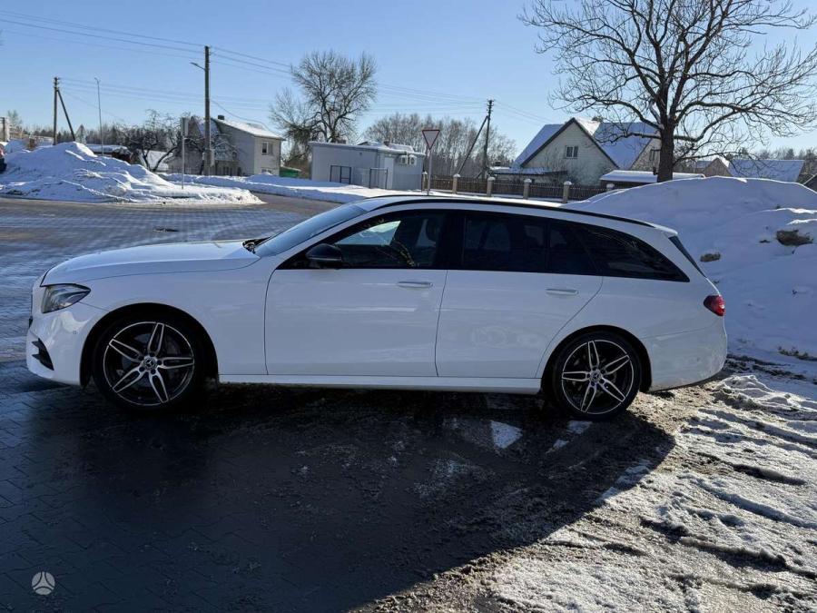 White Mercedes-Benz E 220 2018 in Vilnius, with an engine capacity of 1.95 L and mileage of 342 thousand km for 17800 €, photo 3 on AUTOMOTO.COM.LV